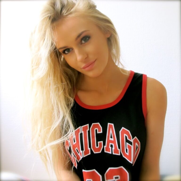 42 Cute Babes 1826